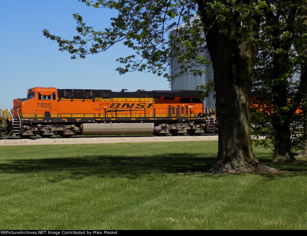 BNSF 8830